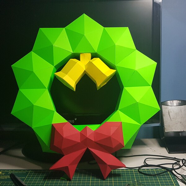 Papercraft Wreath, 3D Wreath, Christmas Wreath Papercraft Sculpture ...