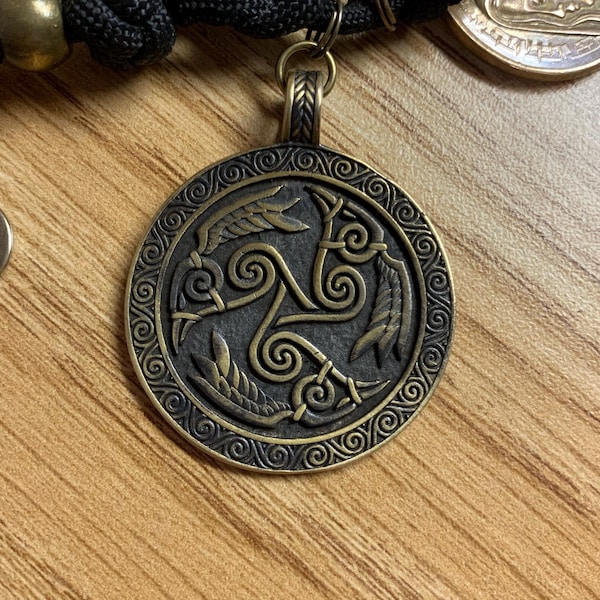 Celtic Morrigan Goddess Three Ravens Morrighan Triskelion Triskele ...