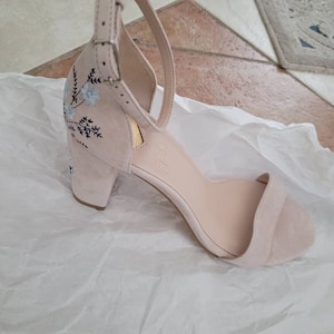 White Lace Bridal Heels With High Pointy Heels and Satin Ribbons ...