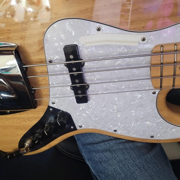 Jazz Bass Thumb Rest (4 String), Ergonomic Bass Guitar Thumb Rest ...