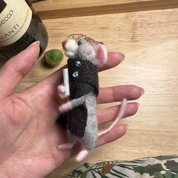 Needle Felted Small Gray Mouse With Acorn Cap and Wool Scarf, Dollhouse ...