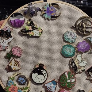 Witchy Ghost Cat black Glow in the Dark Enamel Pin - Etsy