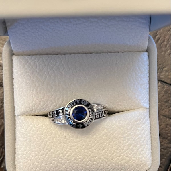 Women's Class Ring Custom Made for High Shcool and College Grads ...