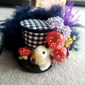 Demonstration or Example of Sizes of Top Hats for Chiki Bird | Etsy
