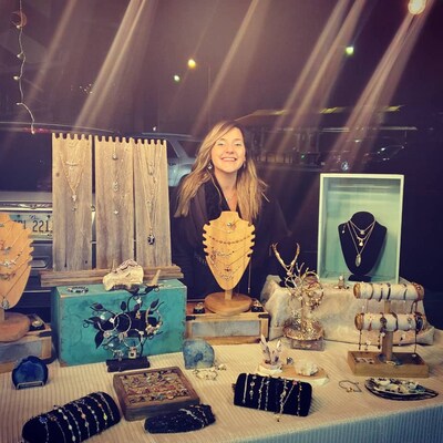 Multi-necklace Display in Weathered Wood With 3 Easels Wind-resistant ...