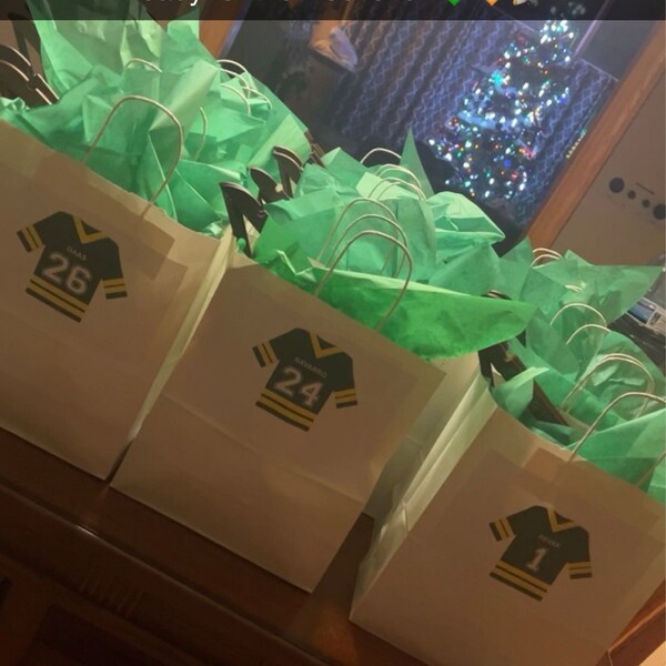 Printable Baby Shower Baby Pool Game Green Modern Minimalist Birth ...