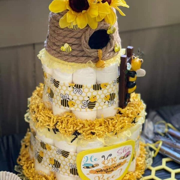 Bumble Bee Diaper Cake: Gender Reveal Centerpiece, 30 Diapers - Etsy