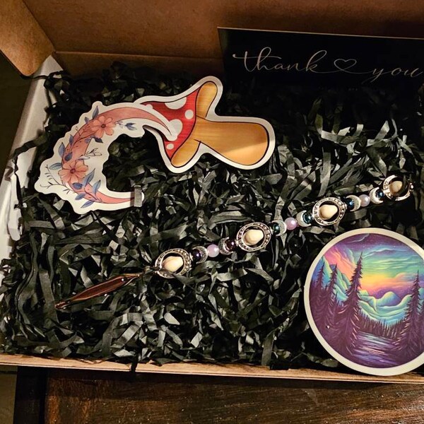 Rooster and Pheasant Feather Credit Card Clip With Skulls Bead Accents ...