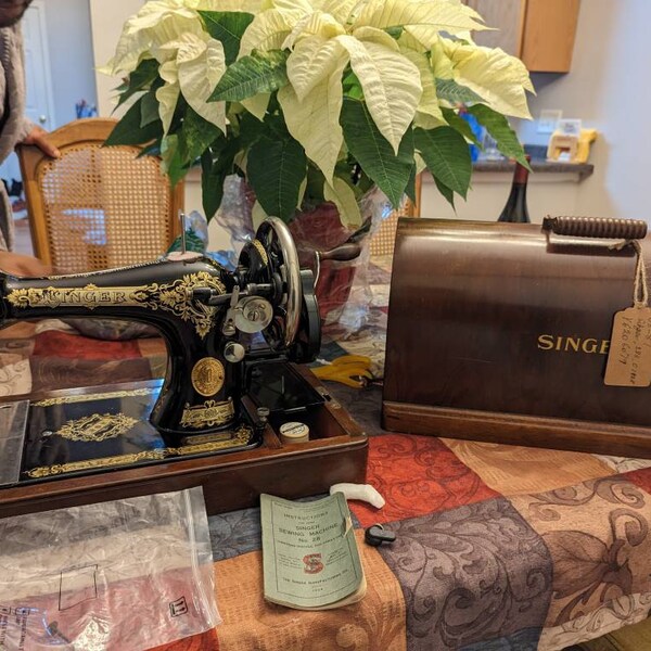 Antique Hand Crank Sewing Machine, Singer Model No. 28K in a Nice Case ...
