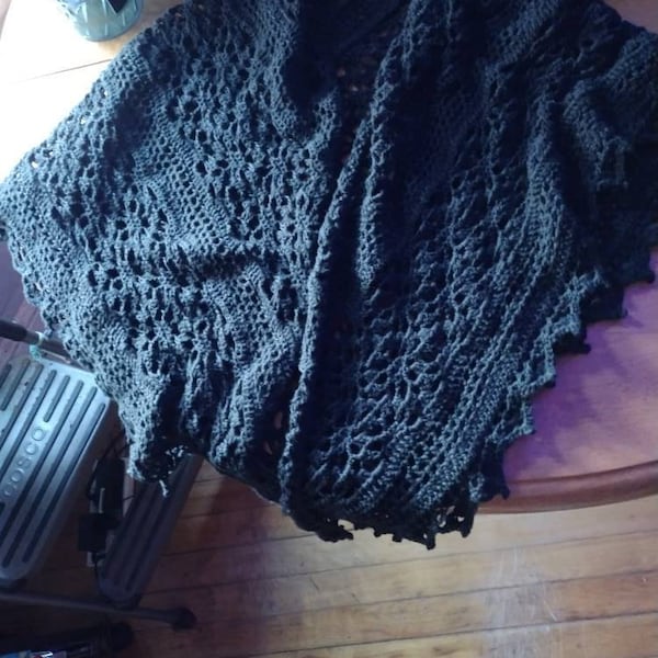 The Lady is A Vamp - Maroon and Black Yarn - Gradient Yarn - Burgundy ...