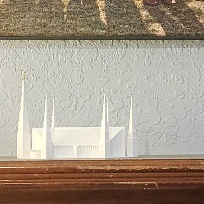 The Christus Statue Minimalistic 3D Printed Low Poly Modern Christian ...