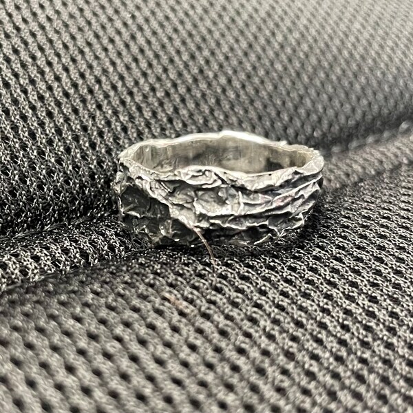 14k Gold Hammered Rustic Men Wedding Band, 7mm Handcrafted Classic ...