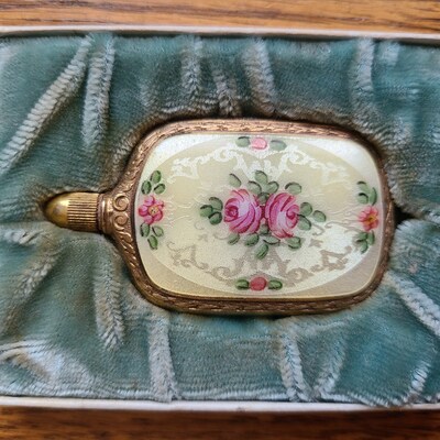 Vintage Stratton Compact With Madonna and Child Centerpiece, Stratton ...