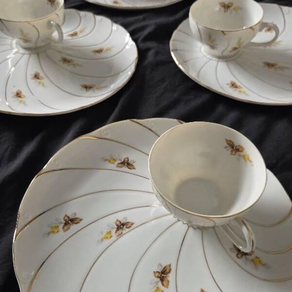 Beautiful 1960s Handmade Splatterware Pink Flower Vase - Hallmarked RH ...