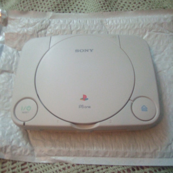 Lot of 300 CD / Dvds / Games / Blu-rays as Supplies for Mosaic Arts and ...