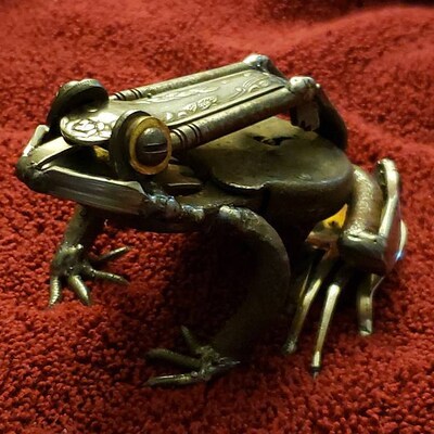 Frog Sculpture , Recycled Metal Art, A Bespoke Piece of Animal Art ...