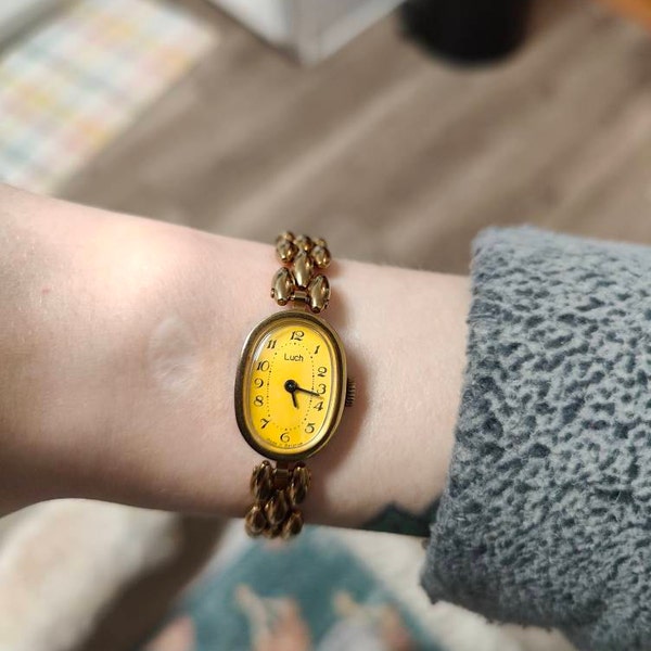 Tiny Vintage Women's Gold Watch, Mini Ladies Watch, Small Wrist Watch ...