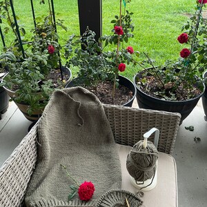 Wool Jeanie the Magnetic Yarn Ball Holder Which Feeds by Revolving the ...