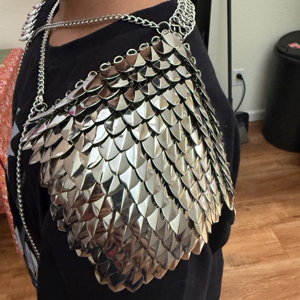 Armor Epaulets in Dragon Scales Knitted Scalemail Harness Shoulder ...