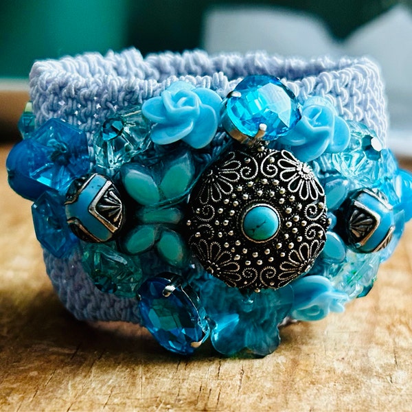 1800s Button Stunning Art Nouveau Poppy on Lacy Glass, Iridescent. 1 ...