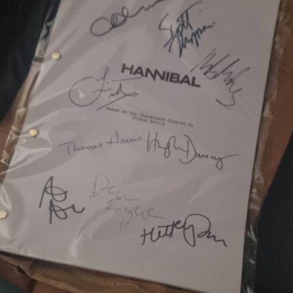 The Vampire Diaries Series Finale TV Script With Signatures Autographs ...