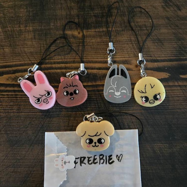 Bt21 IG Post Keychain, Koya Koala, Tata Heart Alien, Chimmy Dog, Kooky ...
