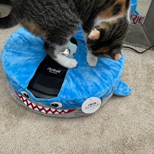 Roomba Covers, Roomba Decals, Gift Ideas, Cleaning Hacks, Robots, Home ...