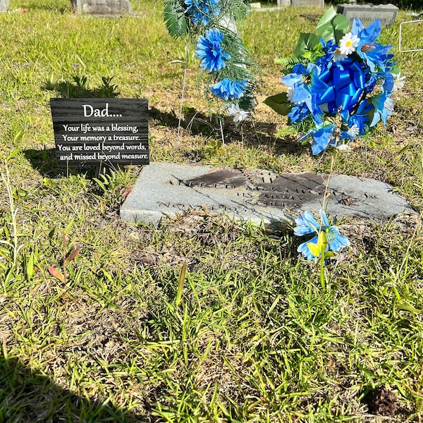 Engraved Memorial Graveside Sign: Personalized Remembrance Plaque - Etsy