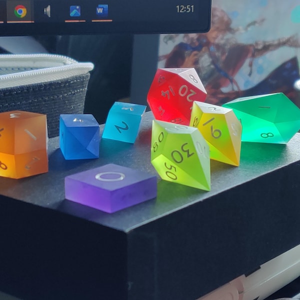 Fireheart Single D20 - Fire Dice, Handmade Resin Sharp Edge Dnd Dice ...