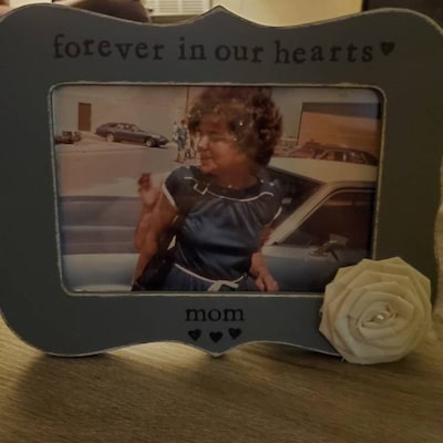 Mom Memorial Picture Frame, Remembrance Gift, in Loving Memory Flower ...