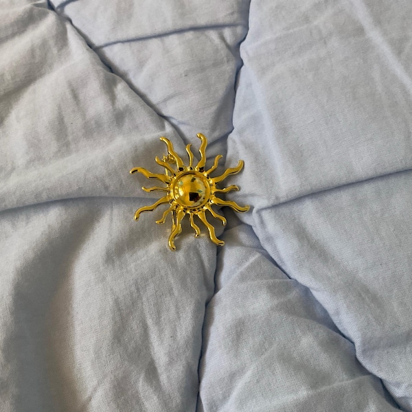 Vintage Gold Sun Brooch: Alloy Sunshine Pin Badge - Etsy