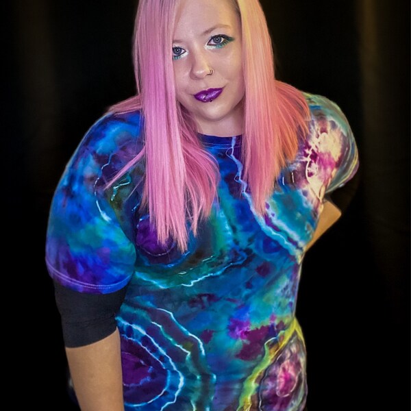 Custom Two Color Tie Dye Swirl Tee Hippie Fashion Tie Dye Swirl Custom ...