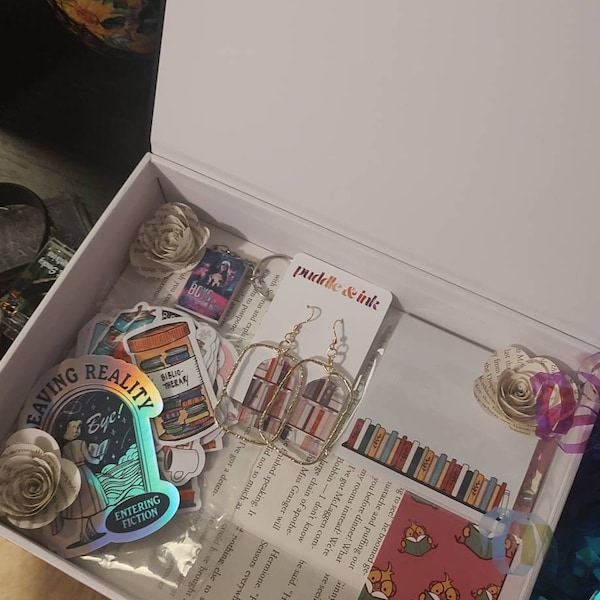 Custom Mini Book Keychain - Etsy