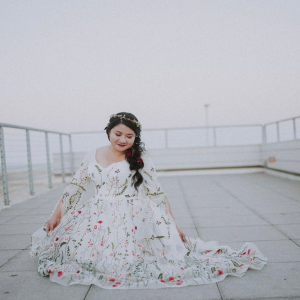 Flower Wedding Dress in White/embroidery Floral Bridal Gown With a ...