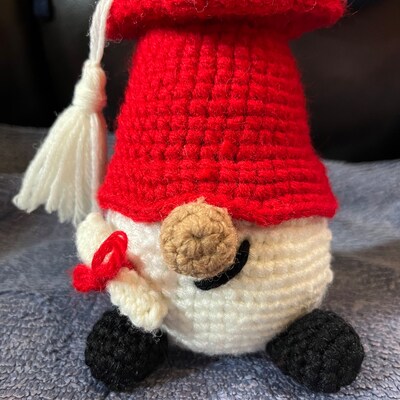 Crochet Patterns Graduation Gnomes, Crochet Keychain Pattern ...