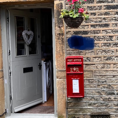 Elizabeth Regina Red ER Post Box - Etsy