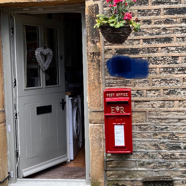 Elizabeth Regina Red ER Post Box - Etsy