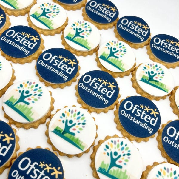 Personalised Wedding Biscuit Cookie Favours - Mr and Mrs Biscuits ...