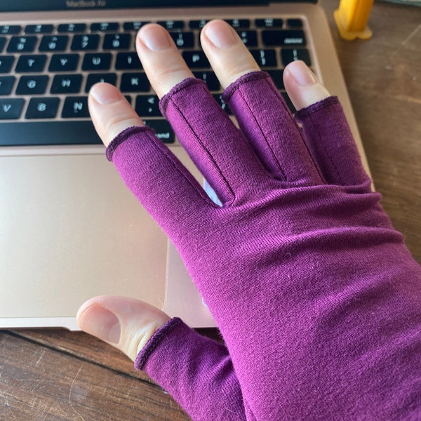 Classic Black Compression Gloves for Arthritis, Hand Pain, Hand Therapy ...