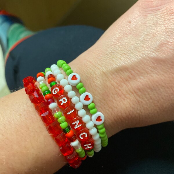 Grinch Hearts Beaded Bracelets - Etsy