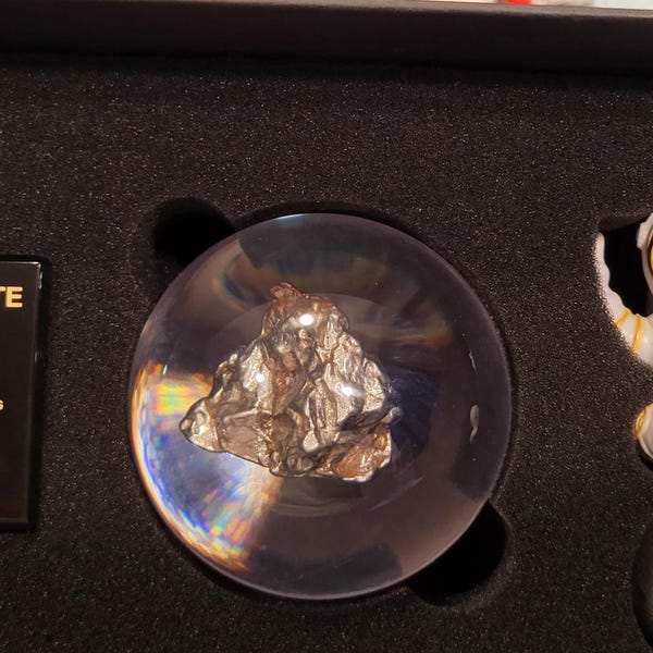 Meteorite Specimen Crystal Ball and Astronaut Model,desktop Decoration ...