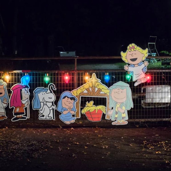Peanuts/ Snoopy Christmas Doghouse Yard Sign With Woodstock. FREE ...
