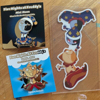 FNAF Smol Sun and Mini Moon Glow-in-the-dark Enamel Pins Free Sticker ...