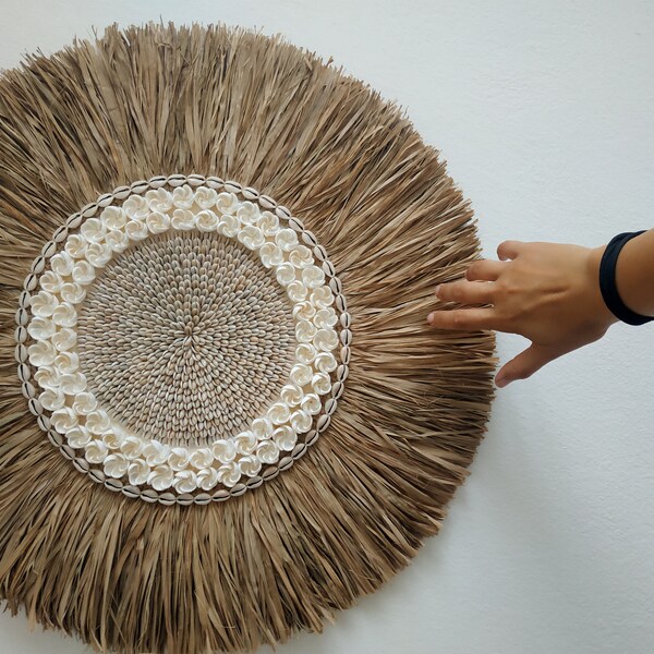 Boho Wandbehang mit Muscheln 60 cm handgefertigte Wanddeko aus Raffia ...