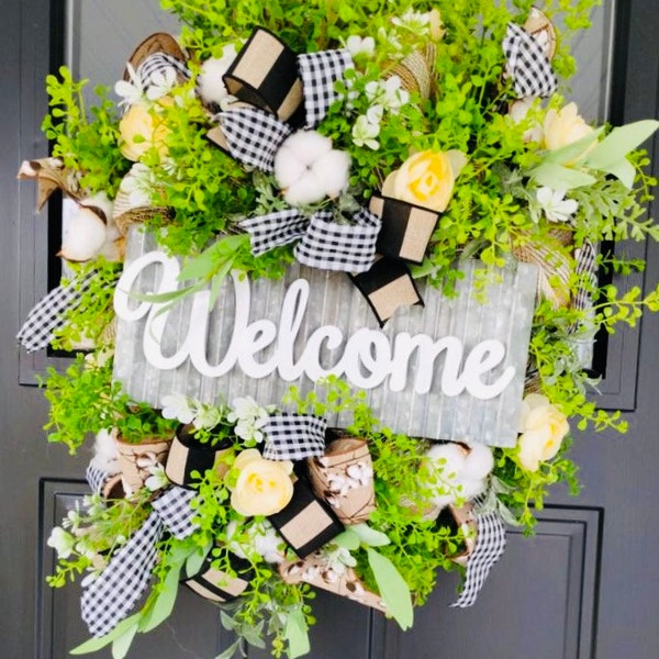 Cardinal Centerpiece for Table, Traditional Christmas Arrangement ...