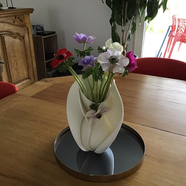 Abstract Flower Vase for Mantel, Modern Wavy Vase With Layered Design ...