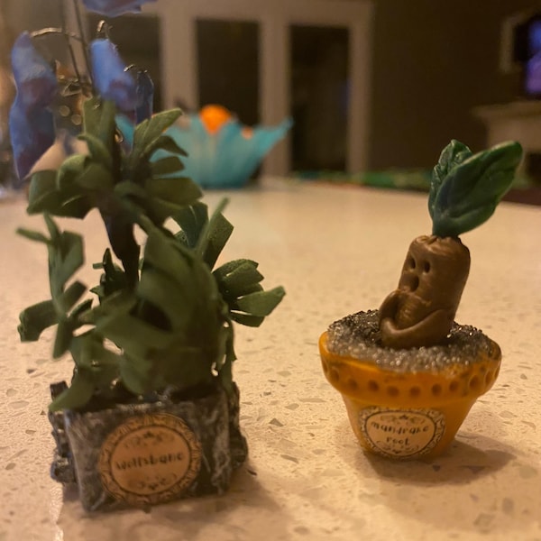 Medieval Miniatures Gothic Dollhouse Chair Haunted Miniature 1/12 Scale ...