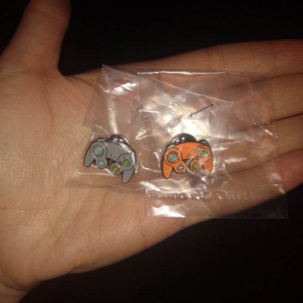 Nintendo Gamecube Controller Enamel Lapel Pin in 6 Colors - Super Smash ...