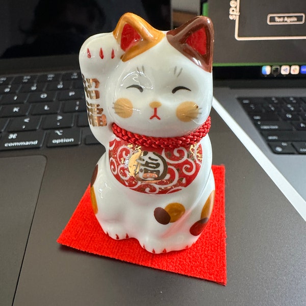 Yellow Japanese Lucky Cat Statue Maneki Neko, Beckoning Waving Cat for ...
