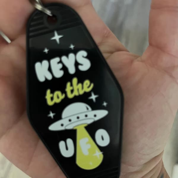 Keys to the UFO Motel Keychain, Cute Retro Style Alien Home Keychain ...